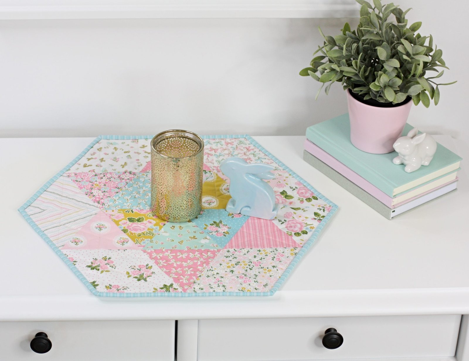 Splendid Star Table Topper - A Spoonful of Sugar Shop